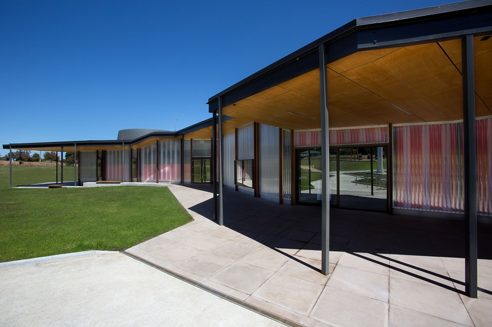 Polycarbonate Facade: Versatile Building Solutions | Danpal